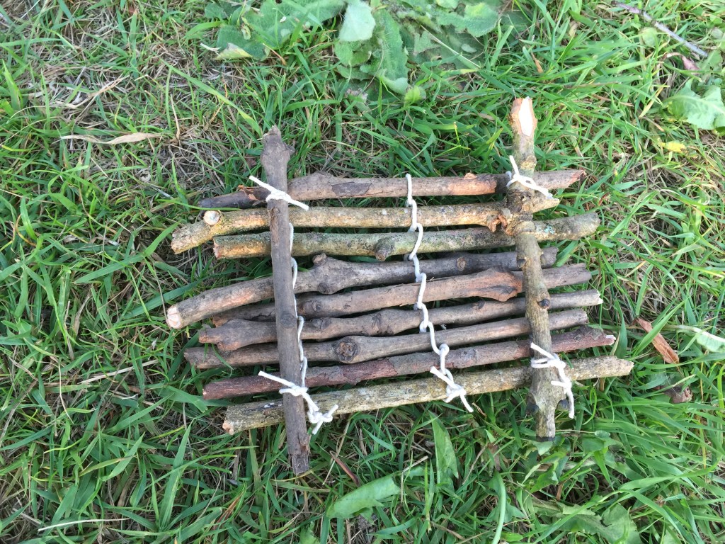 How to make a mini raft from sticks – Nature Grow and Learn