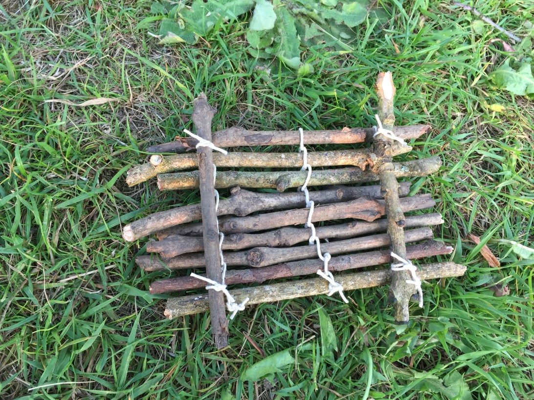 How to make a mini raft from sticks – Nature Grow and Learn